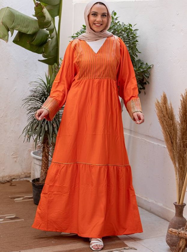 فستان نسائي بشريط ذهبي علي كامل الصدر باللون البرتقالي – 1WCB0054 – baahy.com