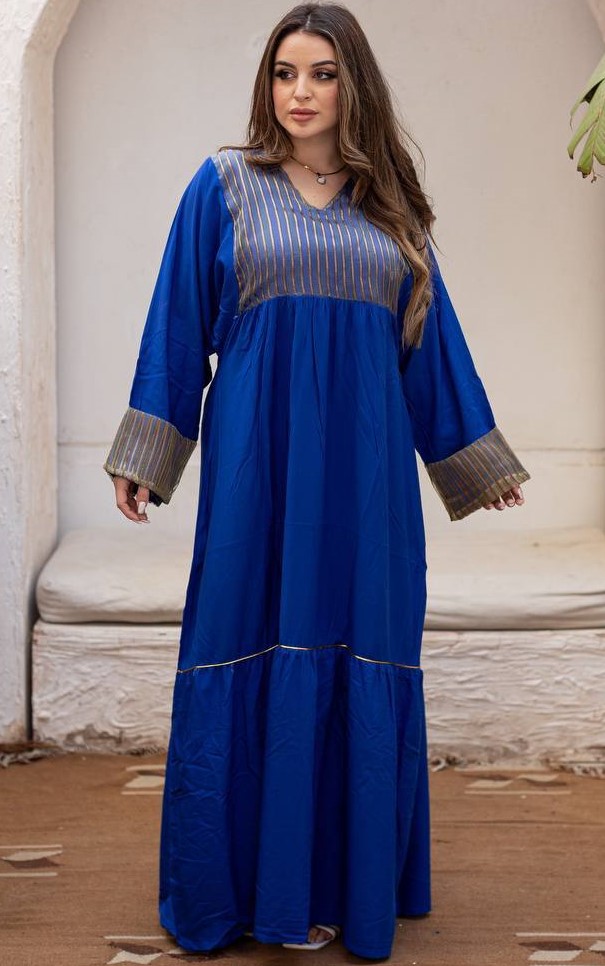 فستان نسائي بشريط ذهبي علي كامل الصدر باللون الأزرق – baahy.com